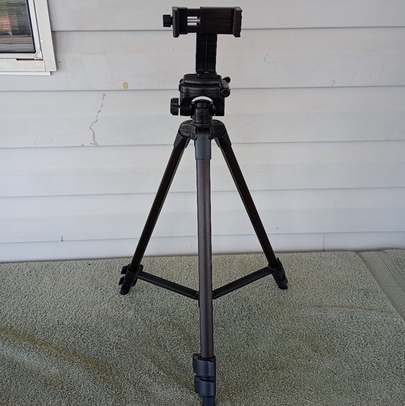 Onn | Other | Onn 52 Aluminum Camerasmartphone Tripod Adjustable Height ...
